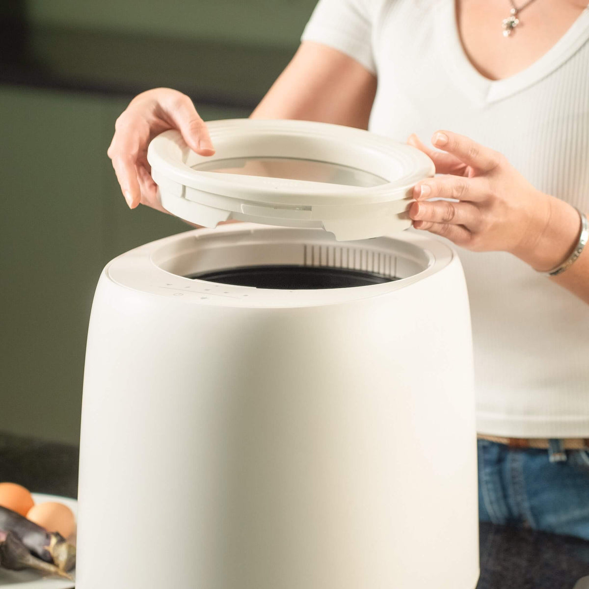 Vego Kitchen Composter: Transform Kitchen Scraps into Nutrient-Rich ...